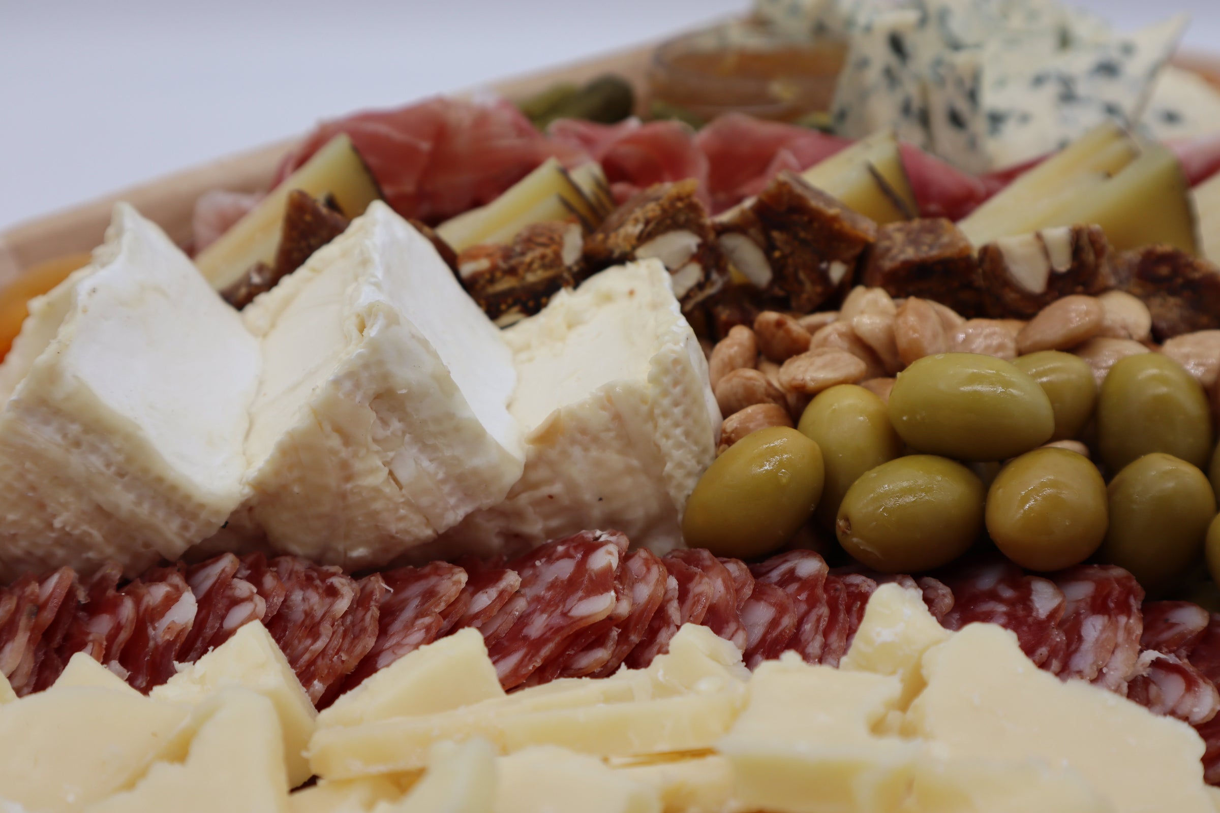 Large American Cheese Platter: 14-18 People | Scardello Oak Lawn